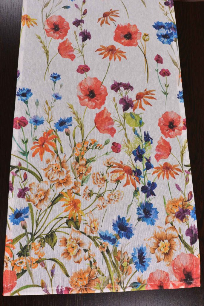 Бял тишлайфер (рънър) с полски цветя - Mia Works